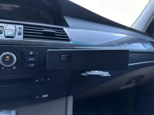 Black BMW 525 2004 in Riga, with an engine capacity of 2.50 L and mileage of 362 thousand km for 3690 €, photo 18 on AUTOMOTO.COM.LV