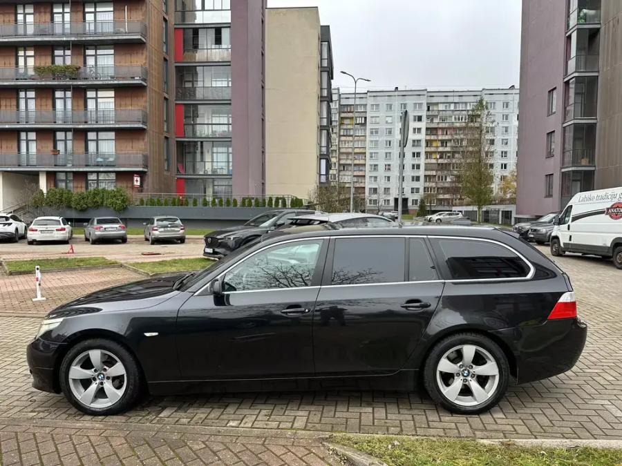 Black BMW 525 2004 in Riga, with an engine capacity of 2.50 L and mileage of 362 thousand km for 3290 €, photo 5 on AUTOMOTO.COM.LV