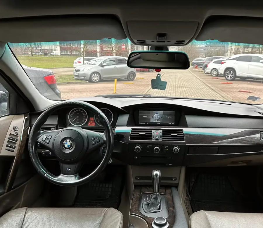 Black BMW 525 2004 in Riga, with an engine capacity of 2.50 L and mileage of 362 thousand km for 3290 €, photo 11 on AUTOMOTO.COM.LV