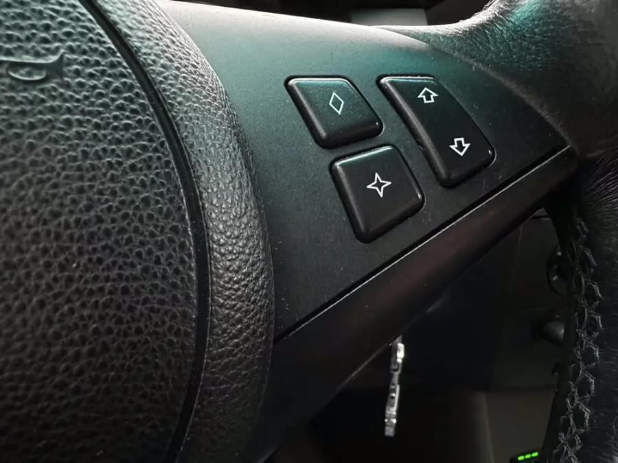 Black BMW 525 2004 in Riga, with an engine capacity of 2.50 L and mileage of 362 thousand km for 3290 €, photo 20 on AUTOMOTO.COM.LV