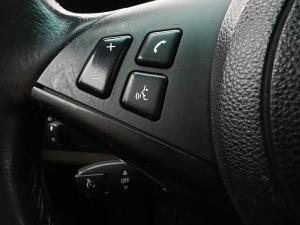 Black BMW 525 2004 in Riga, with an engine capacity of 2.50 L and mileage of 362 thousand km for 3290 €, photo 21 on AUTOMOTO.COM.LV