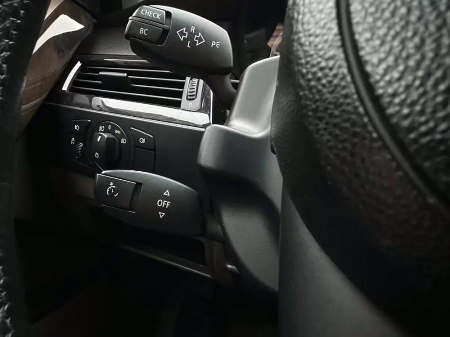 Black BMW 525 2004 in Riga, with an engine capacity of 2.50 L and mileage of 362 thousand km for 3290 €, photo 22 on AUTOMOTO.COM.LV