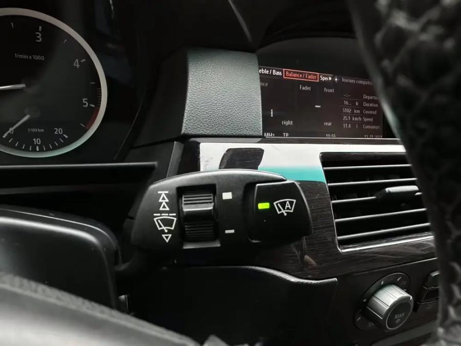 Black BMW 525 2004 in Riga, with an engine capacity of 2.50 L and mileage of 362 thousand km for 3290 €, photo 28 on AUTOMOTO.COM.LV