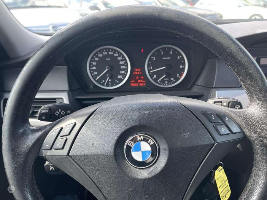 Melns BMW 525 2004 Kauņa, ar dzinēja tilpumu 2.49 L un nobraukumu 296 tūkst. km par 2450 €, foto 13 vietnē AUTOMOTO.COM.LV