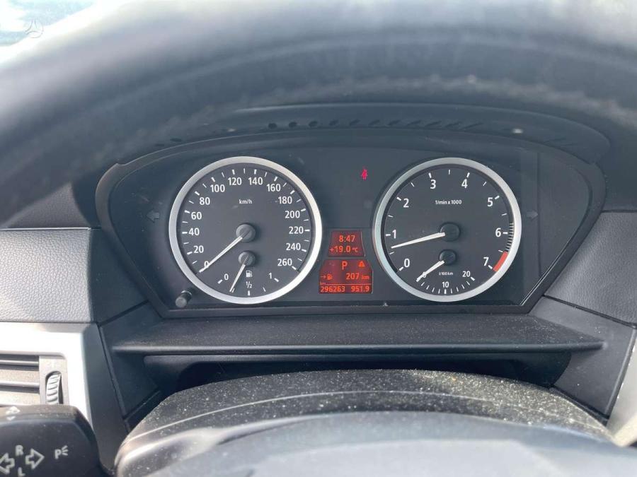 Melns BMW 525 2004 Kauņa, ar dzinēja tilpumu 2.49 L un nobraukumu 296 tūkst. km par 2450 €, foto 14 vietnē AUTOMOTO.COM.LV