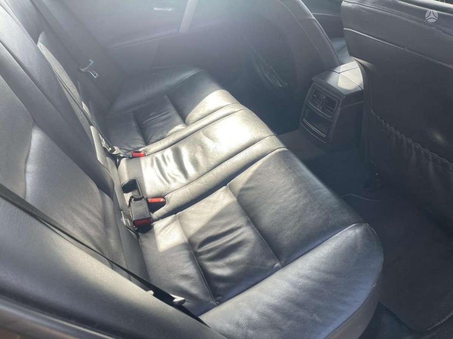Melns BMW 525 2004 Kauņa, ar dzinēja tilpumu 2.49 L un nobraukumu 296 tūkst. km par 2450 €, foto 22 vietnē AUTOMOTO.COM.LV