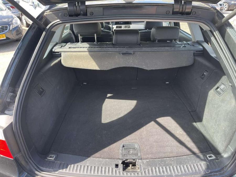 Melns BMW 525 2004 Kauņa, ar dzinēja tilpumu 2.49 L un nobraukumu 296 tūkst. km par 2450 €, foto 24 vietnē AUTOMOTO.COM.LV