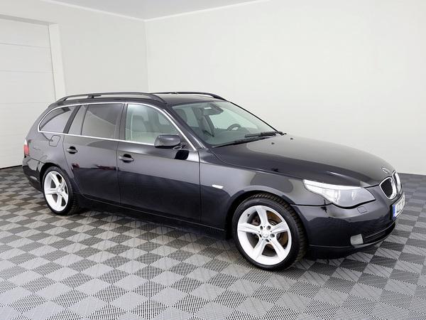 Black BMW 525 2004 in Tallinn, with an engine capacity of 2.50 L and mileage of 374 thousand km for 1799 €, photo 1 on AUTOMOTO.COM.LV