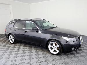 Melns BMW 525 2004 Tallina, ar dzinēja tilpumu 2.50 L un nobraukumu 374 tūkst. km par 1799 €, foto  vietnē AUTOMOTO.COM.LV