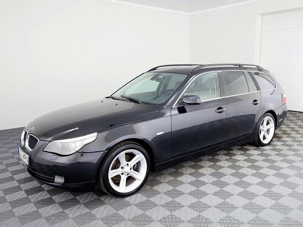 Black BMW 525 2004 in Tallinn, with an engine capacity of 2.50 L and mileage of 374 thousand km for 1799 €, photo 2 on AUTOMOTO.COM.LV