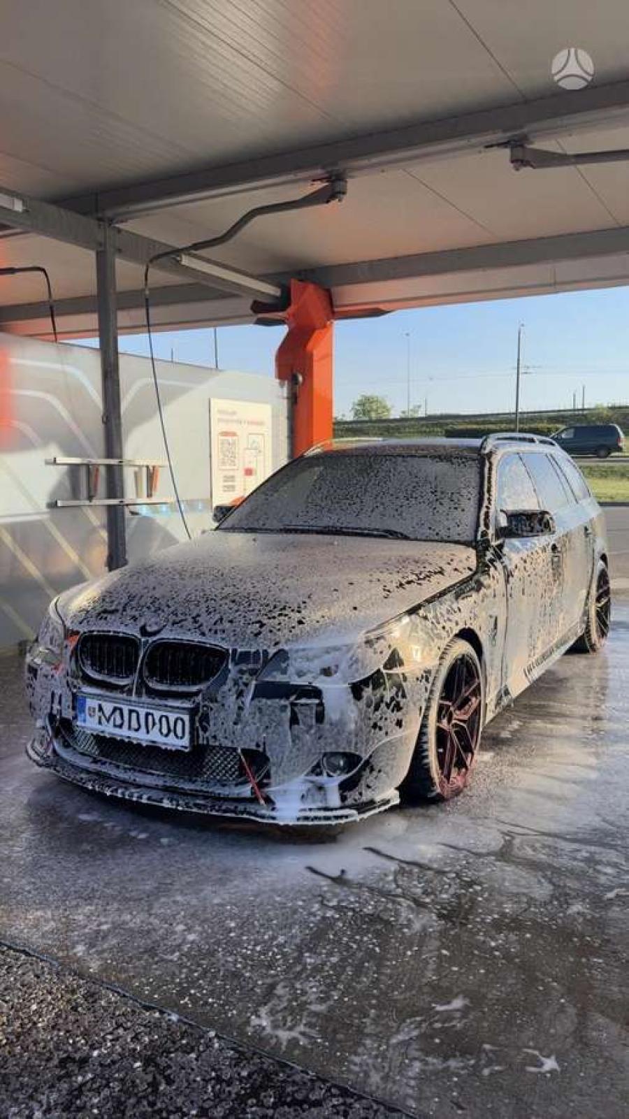Melns BMW 525 2004 Viļņa, ar dzinēja tilpumu 2.50 L un nobraukumu 415 tūkst. km par 4500 €, foto 5 vietnē AUTOMOTO.COM.LV