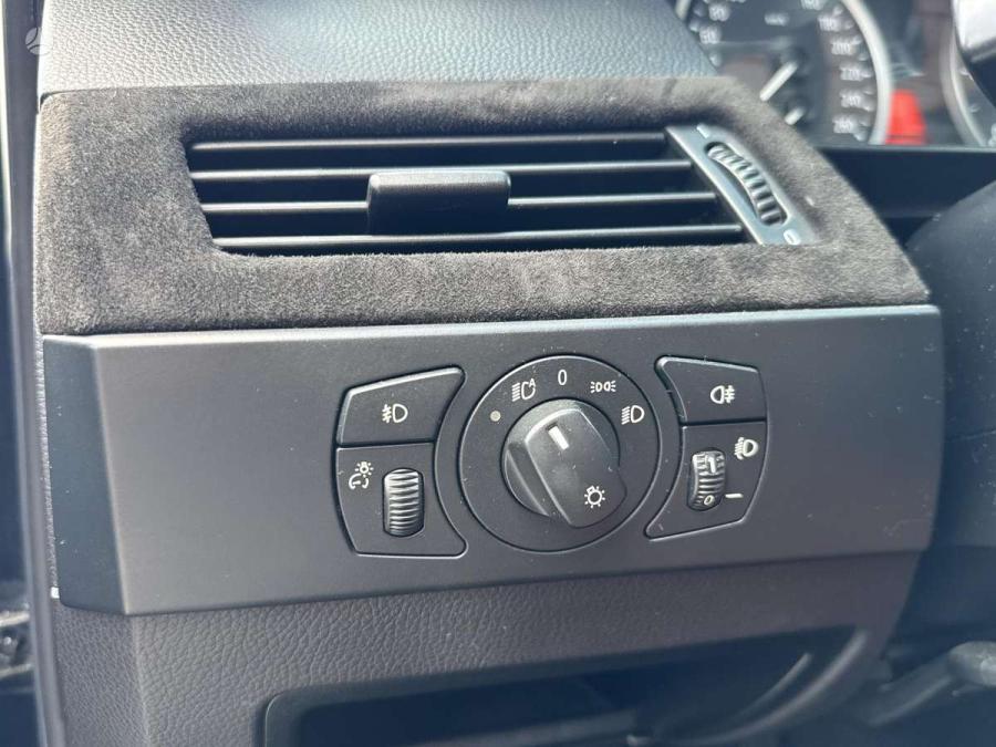 Melns BMW 525 2004 Viļņa, ar dzinēja tilpumu 2.50 L un nobraukumu 415 tūkst. km par 4500 €, foto 26 vietnē AUTOMOTO.COM.LV