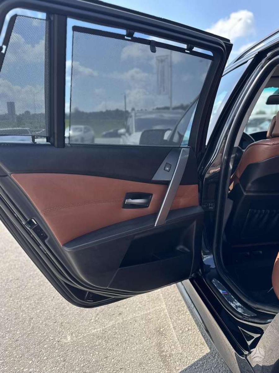 Melns BMW 525 2004 Viļņa, ar dzinēja tilpumu 2.50 L un nobraukumu 415 tūkst. km par 4500 €, foto 29 vietnē AUTOMOTO.COM.LV