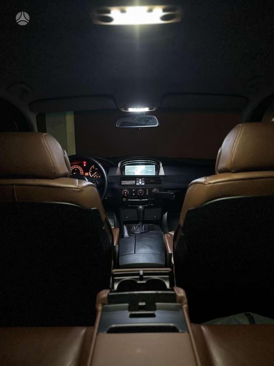 Melns BMW 525 2004 Viļņa, ar dzinēja tilpumu 2.50 L un nobraukumu 415 tūkst. km par 4500 €, foto 34 vietnē AUTOMOTO.COM.LV