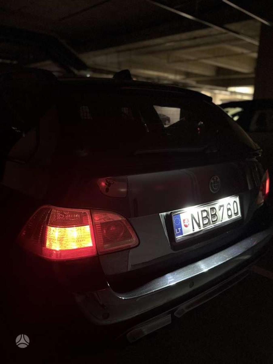 Melns BMW 525 2004 Viļņa, ar dzinēja tilpumu 2.50 L un nobraukumu 415 tūkst. km par 4500 €, foto 35 vietnē AUTOMOTO.COM.LV