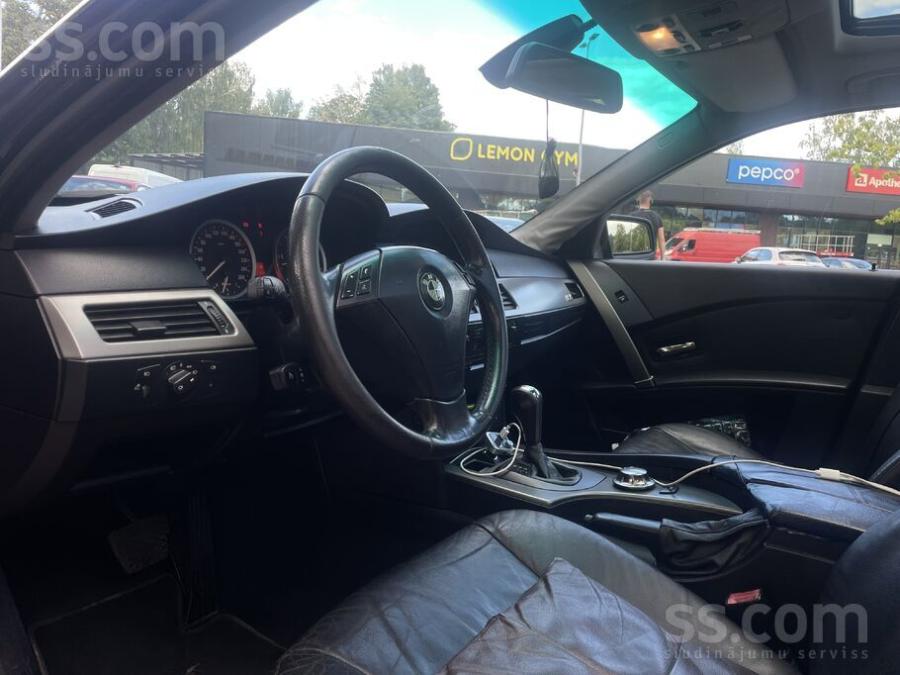 Black BMW 525 2004 in Riga, with an engine capacity of 2.50 L and mileage of 390 thousand km for 1750 €, photo 13 on AUTOMOTO.COM.LV