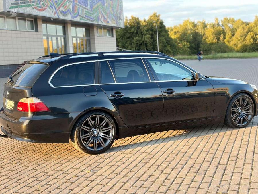 Black BMW 525 2004 in Alytus, with an engine capacity of 2.50 L and mileage of 374 thousand km for 3150 €, photo 8 on AUTOMOTO.COM.LV