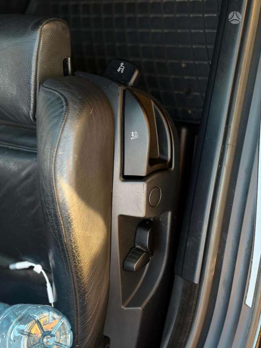 Black BMW 525 2004 in Alytus, with an engine capacity of 2.50 L and mileage of 374 thousand km for 3150 €, photo 19 on AUTOMOTO.COM.LV