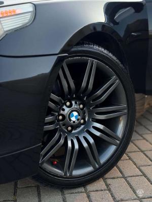Black BMW 525 2004 in Alytus, with an engine capacity of 2.50 L and mileage of 374 thousand km for 3150 €, photo 22 on AUTOMOTO.COM.LV