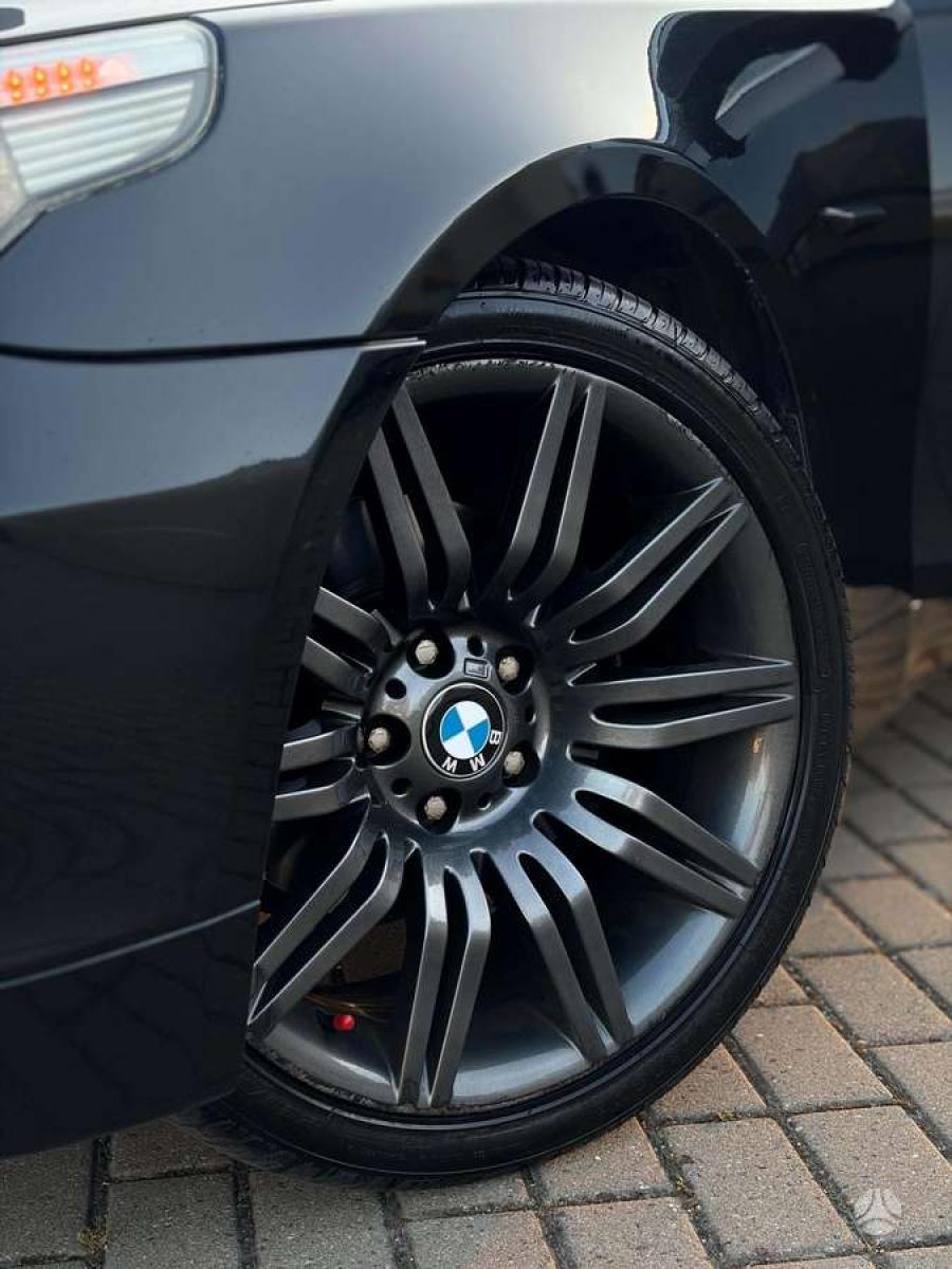 Black BMW 525 2004 in Alytus, with an engine capacity of 2.50 L and mileage of 374 thousand km for 3150 €, photo 22 on AUTOMOTO.COM.LV