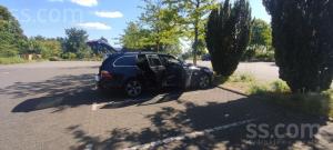 Black BMW 525 2004 in Riga, with an engine capacity of 2.50 L and mileage of 352 thousand km for 2999 €, photo 11 on AUTOMOTO.COM.LV
