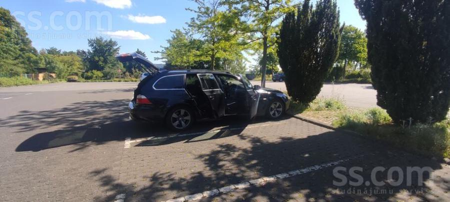 Black BMW 525 2004 in Riga, with an engine capacity of 2.50 L and mileage of 352 thousand km for 2999 €, photo 11 on AUTOMOTO.COM.LV