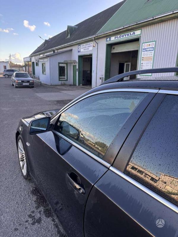 BMW 525 2004 Å akiai vietnÄ Melns BMW 525 2004 Å akiai, ar dzinÄja tilpumu 2.50 L un nobraukumu 460 tÅ«kst. km par 1800 ā¬, foto 1 vietnÄ AUTOMOTO.COM.LV