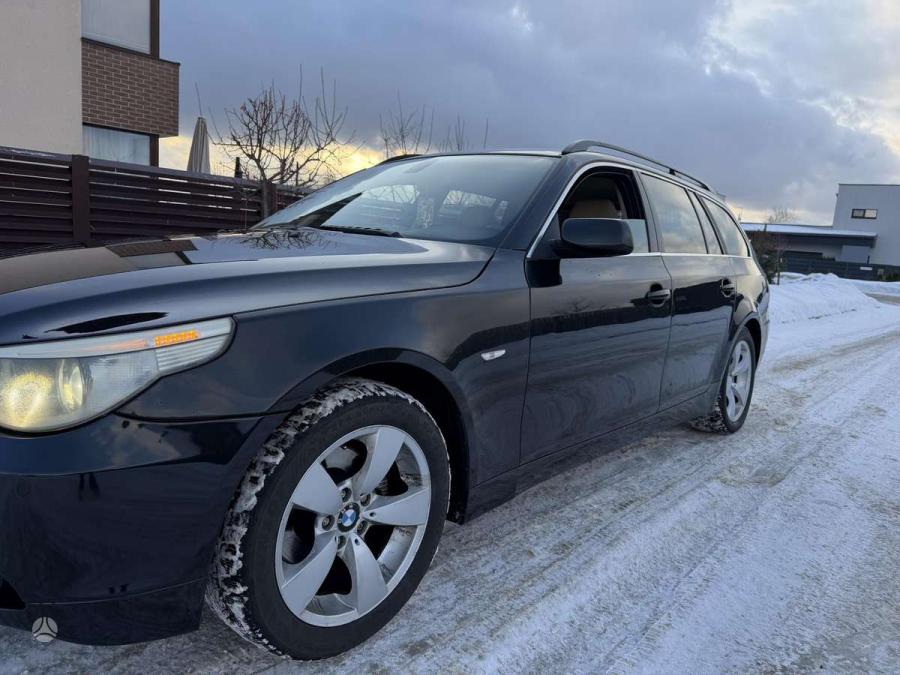 Black BMW 525 2005 in Vilnius, with an engine capacity of 2.50 L and mileage of 280 thousand km for 2800 €, photo 12 on AUTOMOTO.COM.LV