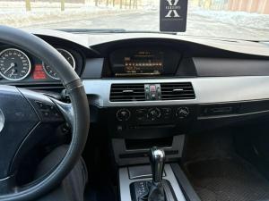 Melns BMW 525 2005 Šauļi, ar dzinēja tilpumu 2.50 L un nobraukumu 427 tūkst. km par 1950 €, foto 10 vietnē AUTOMOTO.COM.LV