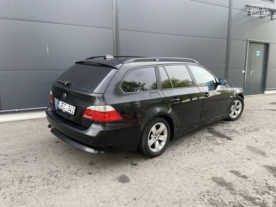 Black BMW 525 2005 in Alytus, with an engine capacity of 2.50 L and mileage of 320 thousand km for 2222 €, photo 1 on AUTOMOTO.COM.LV