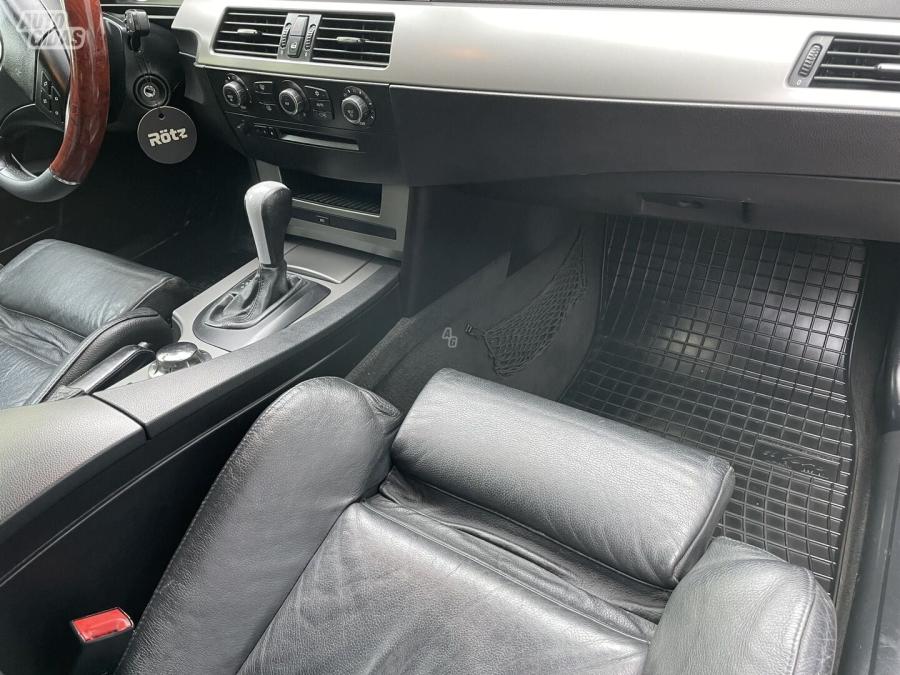 Black BMW 525 2005 in Alytus, with an engine capacity of 2.50 L and mileage of 320 thousand km for 2222 €, photo 13 on AUTOMOTO.COM.LV