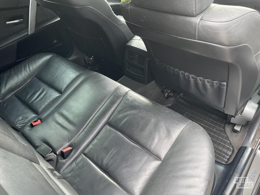 Black BMW 525 2005 in Alytus, with an engine capacity of 2.50 L and mileage of 320 thousand km for 2222 €, photo 17 on AUTOMOTO.COM.LV