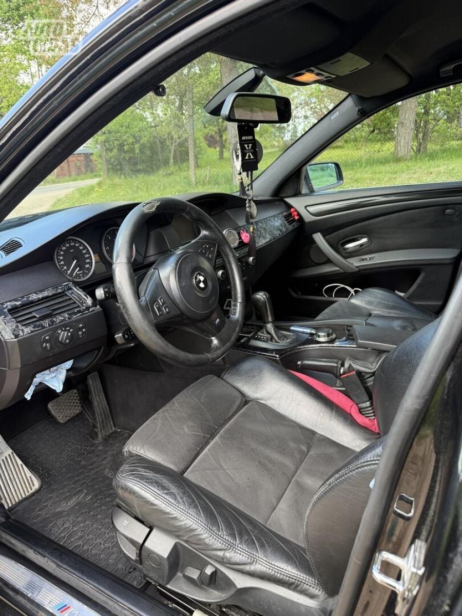 Melns BMW 525 2005 Viļņa, ar dzinēja tilpumu 3.00 L un nobraukumu 335 tūkst. km par 4500 €, foto 7 vietnē AUTOMOTO.COM.LV