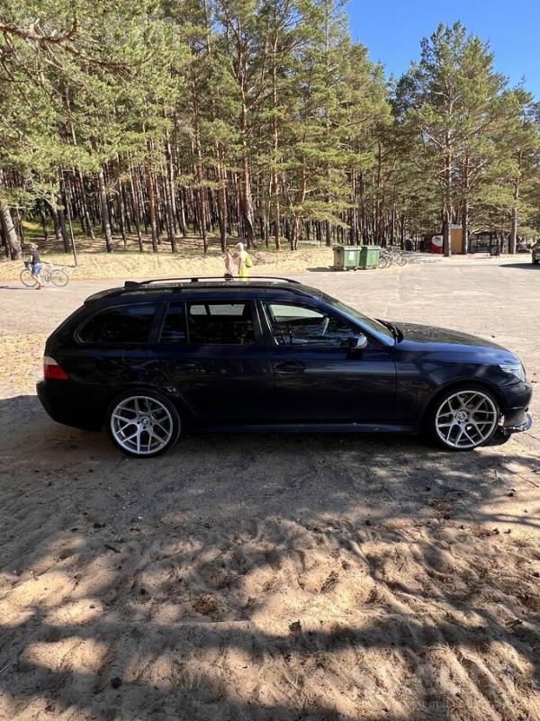 Black BMW 525 2005 in Riga, with an engine capacity of 2.50 L and mileage of 375 thousand km for 4750 €, photo 7 on AUTOMOTO.COM.LV