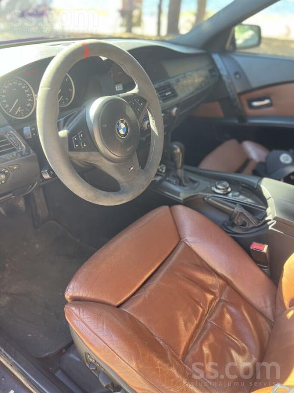 Black BMW 525 2005 in Riga, with an engine capacity of 2.50 L and mileage of 375 thousand km for 4750 €, photo 8 on AUTOMOTO.COM.LV