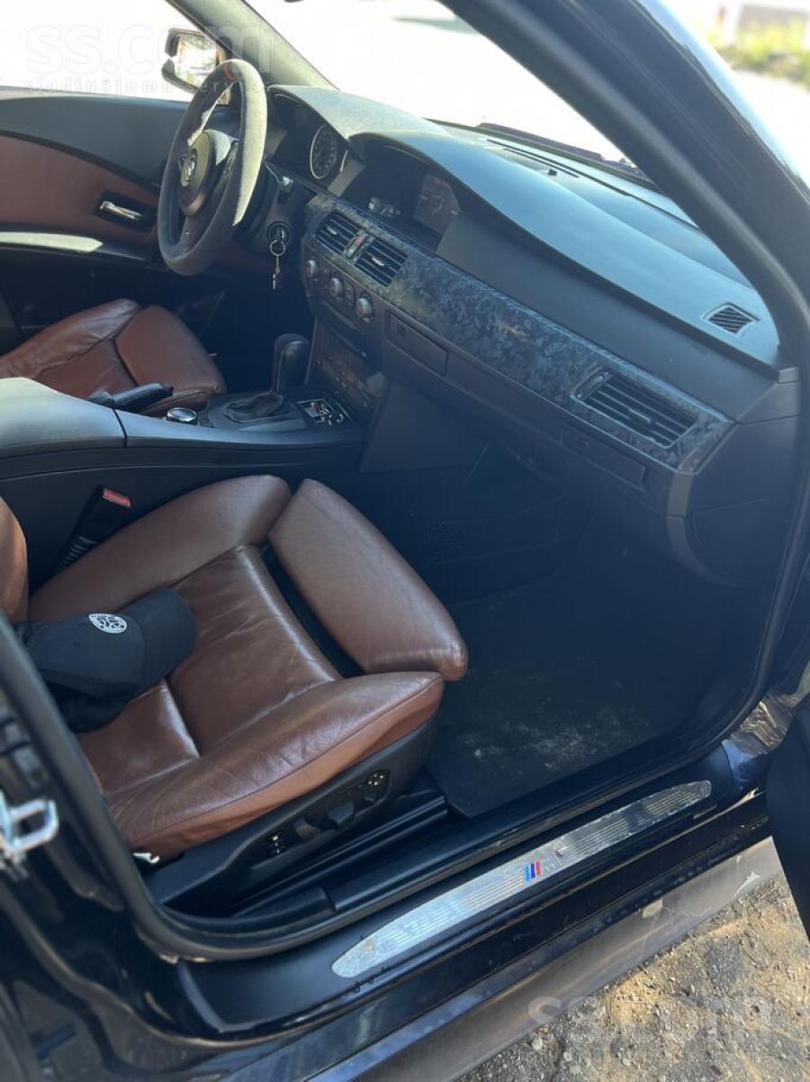Melns BMW 525 2005 Rīga, ar dzinēja tilpumu 2.50 L un nobraukumu 375 tūkst. km par 4750 €, foto 17 vietnē AUTOMOTO.COM.LV