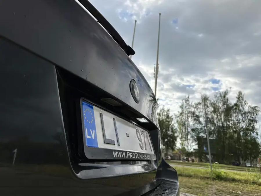 Black BMW 525 2005 in Riga, with an engine capacity of 2.50 L and mileage of 376 thousand km for 2990 €, photo 8 on AUTOMOTO.COM.LV