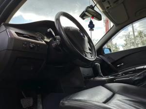 Black BMW 525 2005 in Riga, with an engine capacity of 2.50 L and mileage of 376 thousand km for 2990 €, photo 12 on AUTOMOTO.COM.LV