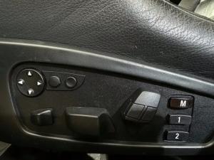 Black BMW 525 2005 in Riga, with an engine capacity of 2.50 L and mileage of 376 thousand km for 2990 €, photo 21 on AUTOMOTO.COM.LV