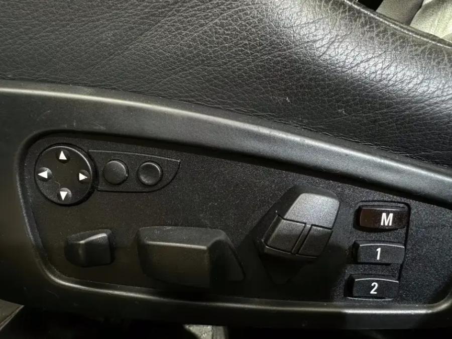 Black BMW 525 2005 in Riga, with an engine capacity of 2.50 L and mileage of 376 thousand km for 2990 €, photo 21 on AUTOMOTO.COM.LV