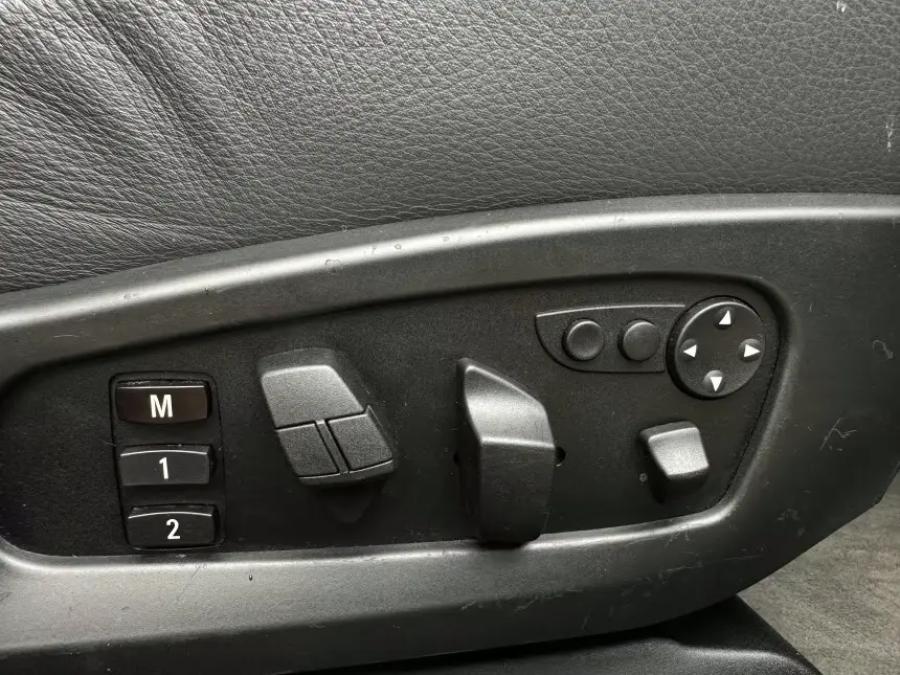 Black BMW 525 2005 in Riga, with an engine capacity of 2.50 L and mileage of 376 thousand km for 2990 €, photo 22 on AUTOMOTO.COM.LV