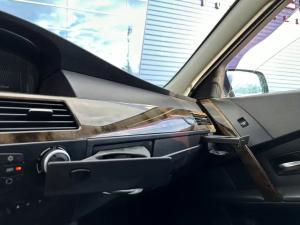 Black BMW 525 2005 in Riga, with an engine capacity of 2.50 L and mileage of 376 thousand km for 2990 €, photo 24 on AUTOMOTO.COM.LV