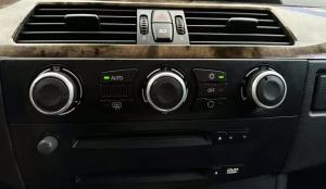 Black BMW 525 2005 in Riga, with an engine capacity of 2.50 L and mileage of 376 thousand km for 2990 €, photo 26 on AUTOMOTO.COM.LV