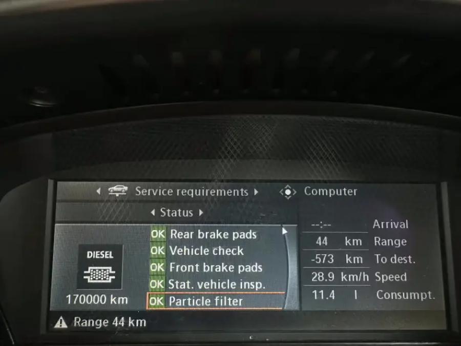 Black BMW 525 2005 in Riga, with an engine capacity of 2.50 L and mileage of 376 thousand km for 2990 €, photo 29 on AUTOMOTO.COM.LV
