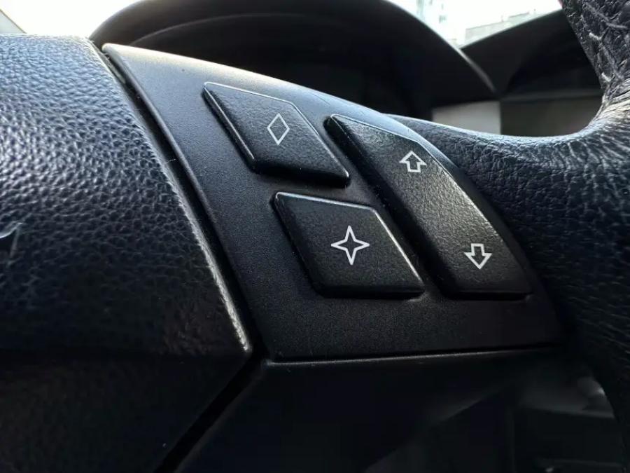 Black BMW 525 2005 in Riga, with an engine capacity of 2.50 L and mileage of 376 thousand km for 2990 €, photo 34 on AUTOMOTO.COM.LV