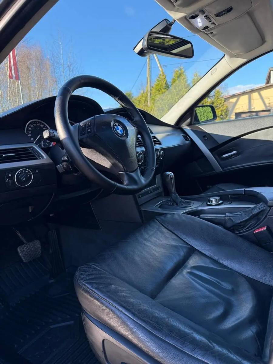 Black BMW 525 2005 in Riga, with an engine capacity of 2.50 L and mileage of 388 thousand km for 2790 €, photo 13 on AUTOMOTO.COM.LV