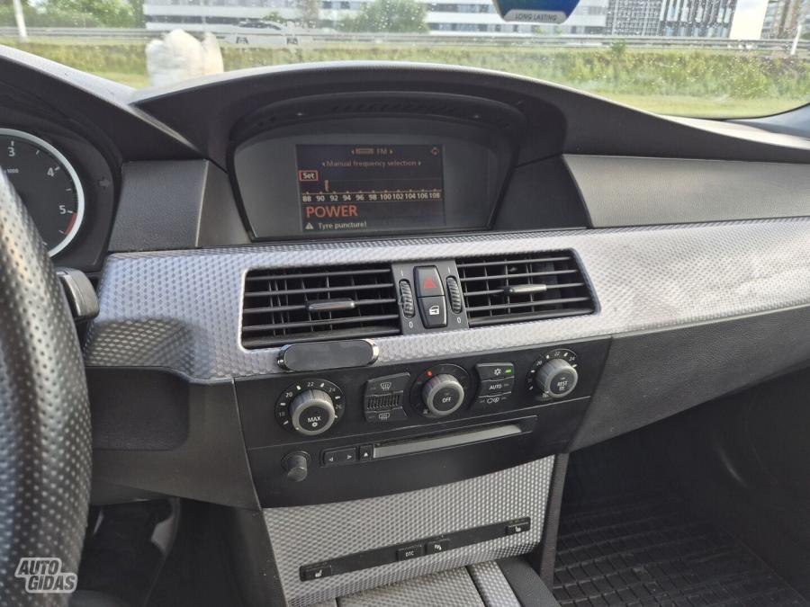 Black BMW 525 2005 in Kaunas, with an engine capacity of 2.50 L and mileage of 320 thousand km for 1700 €, photo 10 on AUTOMOTO.COM.LV