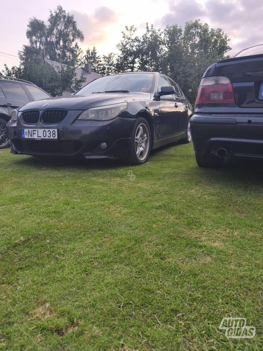 Black BMW 525 2005 in Pakruojis, with an engine capacity of 2.50 L and mileage of 445 thousand km for 1950 €, photo 1 on AUTOMOTO.COM.LV