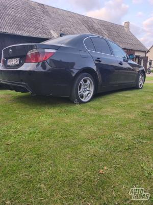 Black BMW 525 2005 in Pakruojis, with an engine capacity of 2.50 L and mileage of 445 thousand km for 1950 €, photo 4 on AUTOMOTO.COM.LV