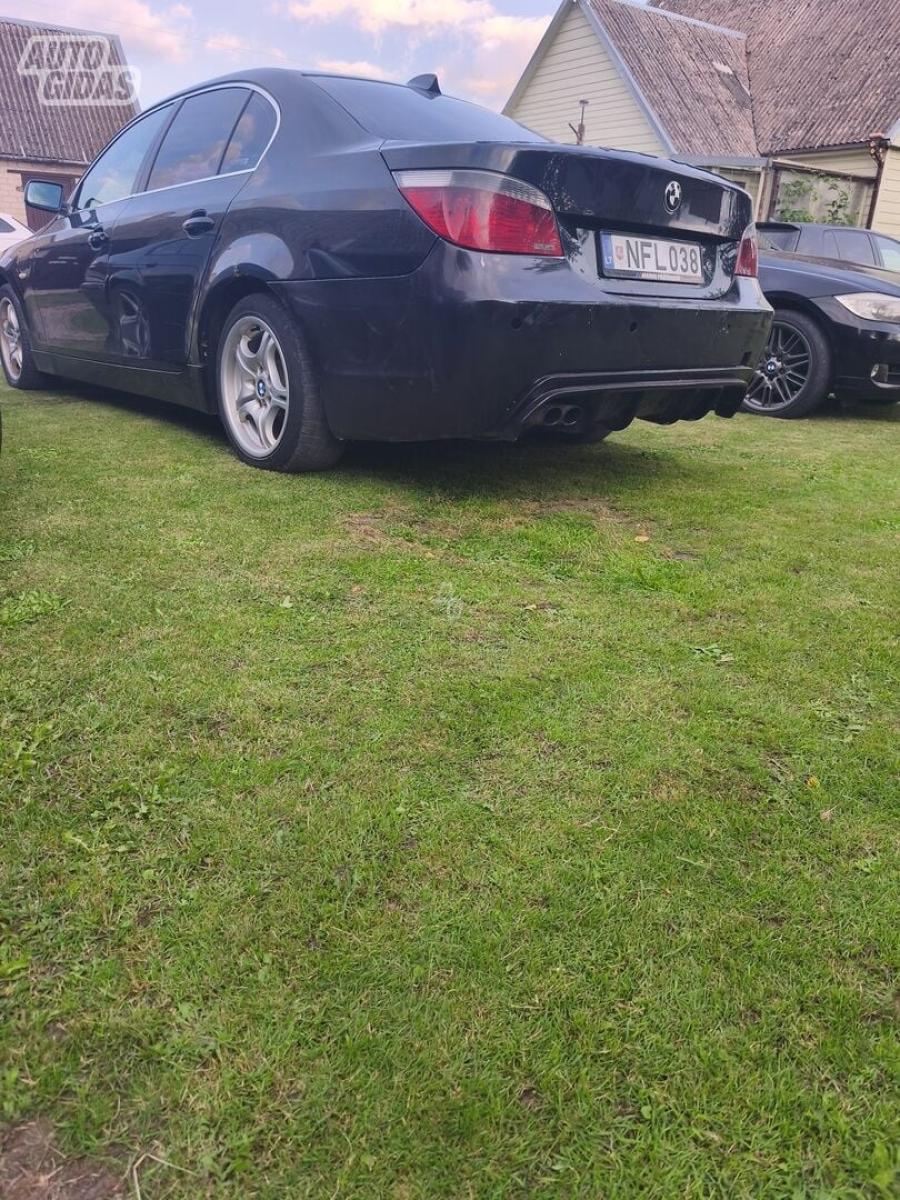 Black BMW 525 2005 in Pakruojis, with an engine capacity of 2.50 L and mileage of 445 thousand km for 1950 €, photo 5 on AUTOMOTO.COM.LV